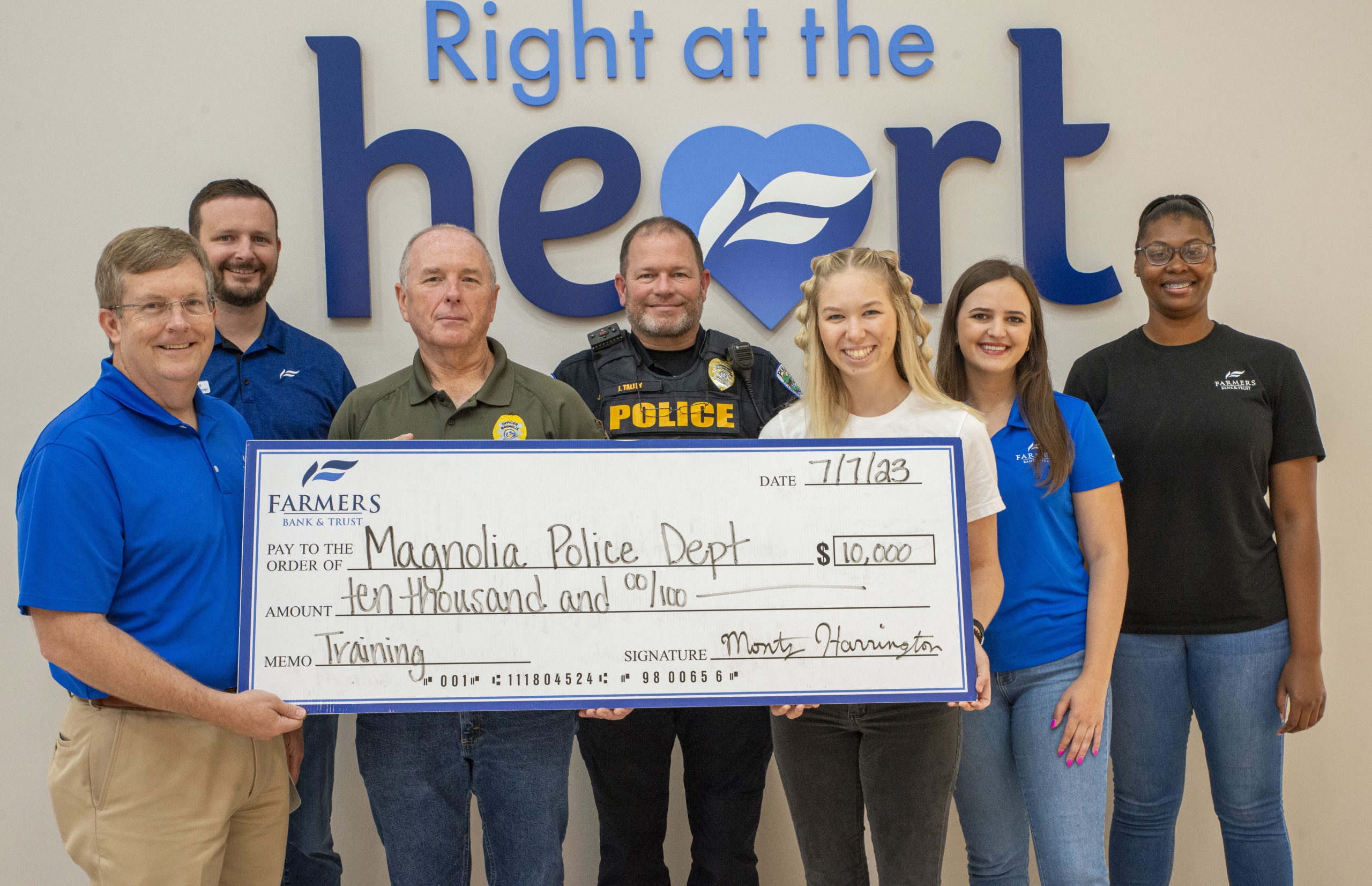 Farmers Bank Foundation Donates $10K for Magnolia Police Dept.